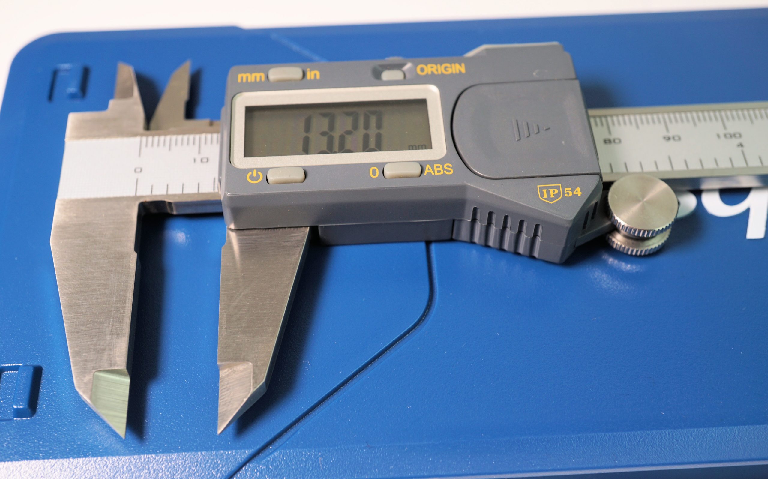Dasqua 0-150 mm / 0-6" Absolute Digital Caliper